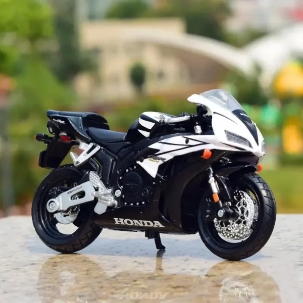 Maisto Honda CBR1000RR Motorcycle Model 1:18 Scale | Speedo Club